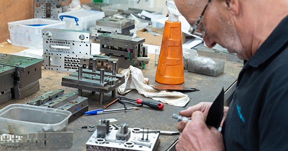 Mastering Metal Stamping: A Comprehensive Guide to Precision Manufacturing